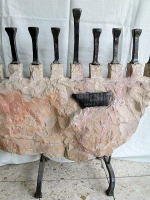 Menorah Sculptured Jerusalem Stone - jerusalem-mall.co.il